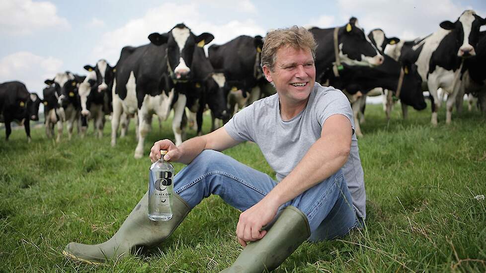 Britse zelfkazer maakt ’s werelds eerste wodka van wei | Melkvee.nl ...